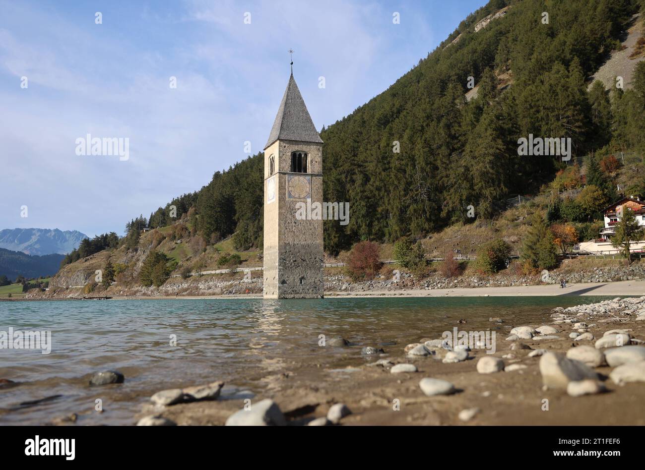 Graun, Italien, Südtirol 11. Oktober 2023 Hier der Blick auf den ...