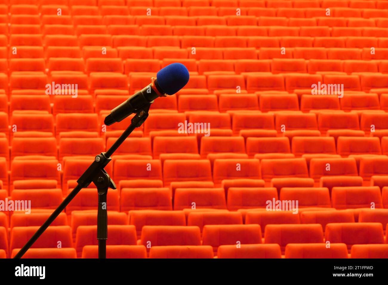 Empty stage with microphone hi-res stock photography and images - Alamy