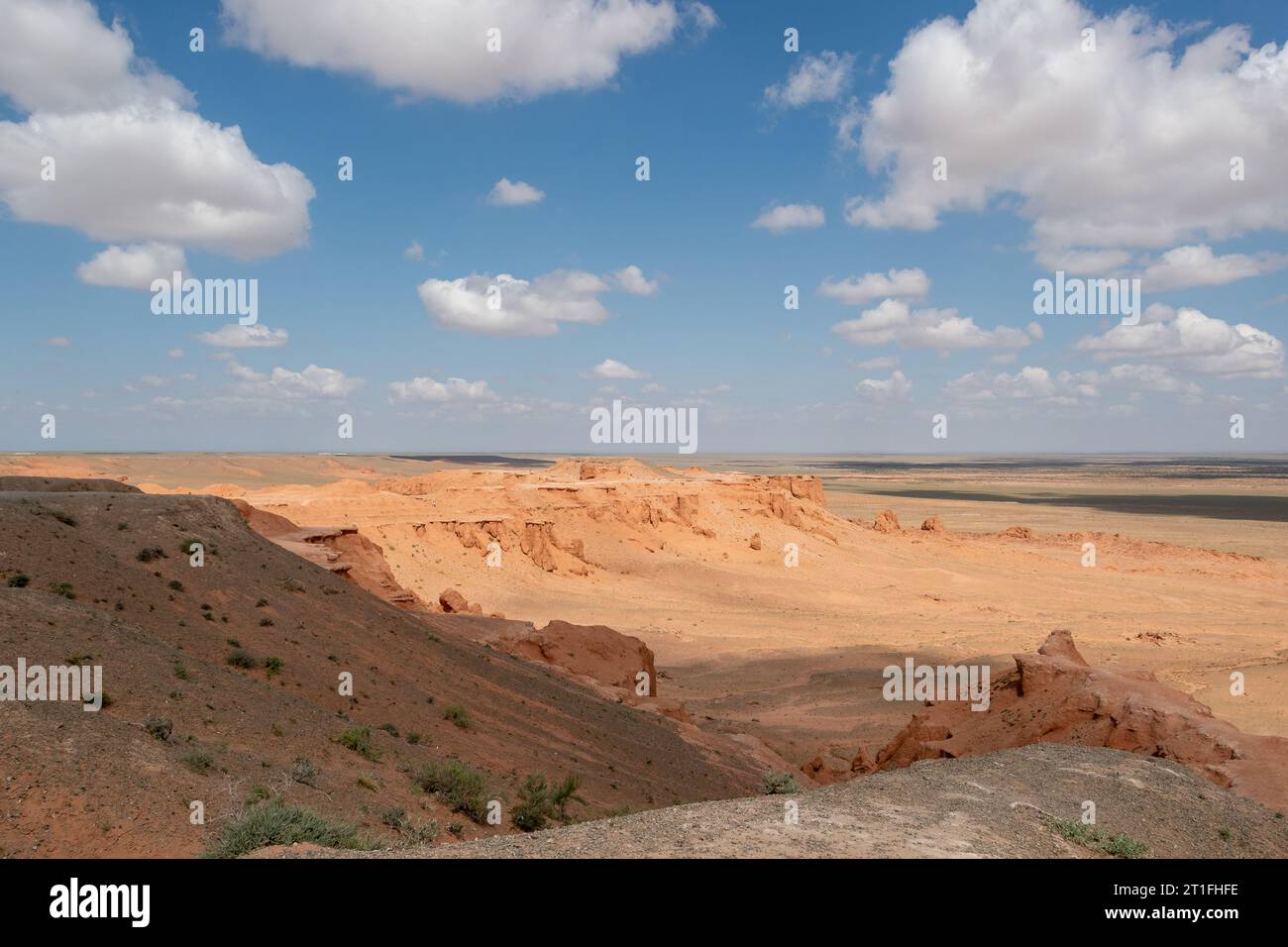 gobi desert Flaming Hills, mongolia Stock Photo - Alamy