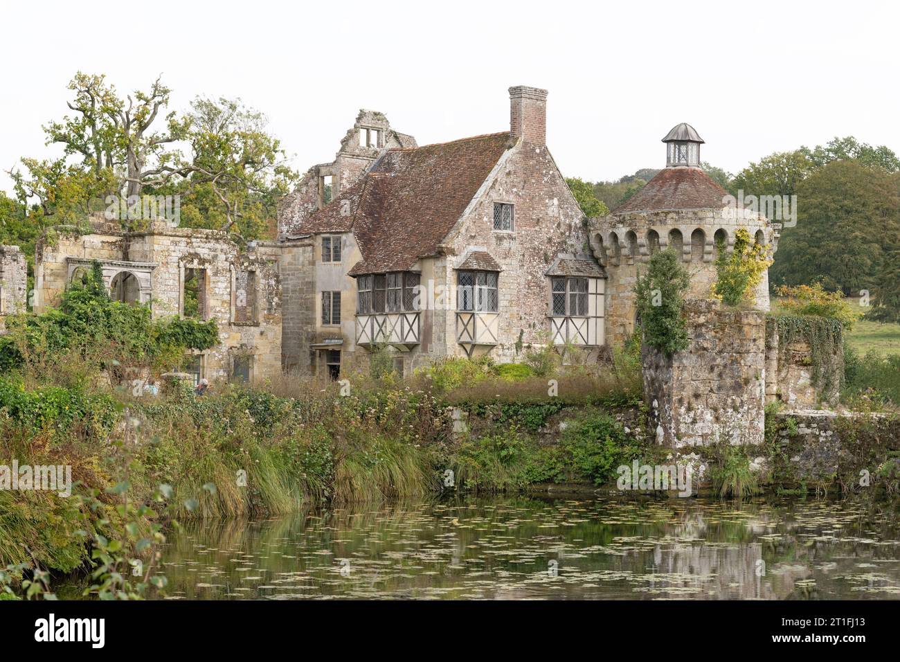 Scotney old castle garden hi-res stock photography and images - Alamy