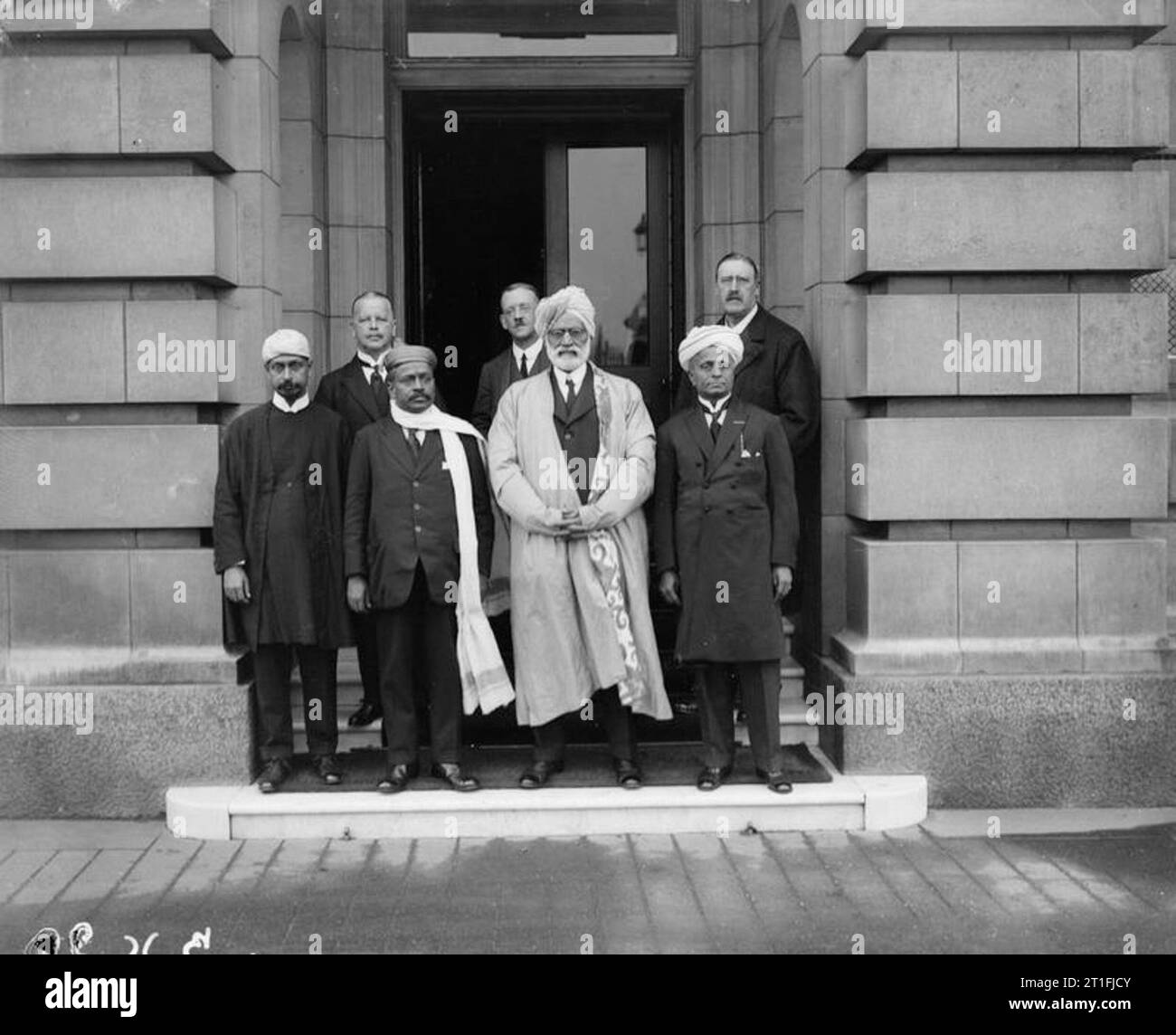 Col. Galloway and Indian Editors on the steps of Buckingham Palace ...