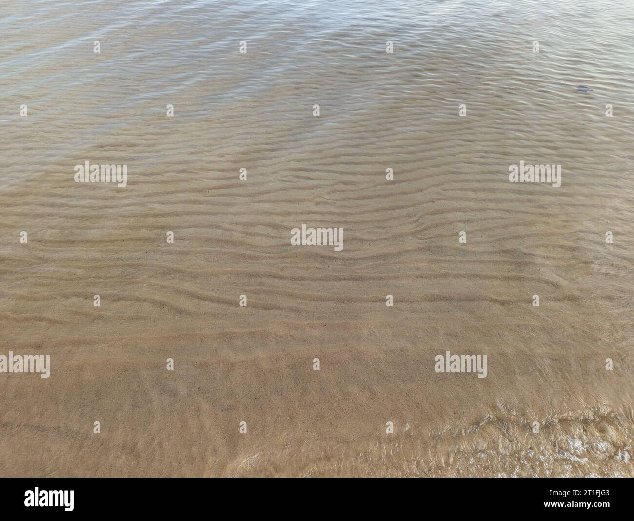 Patterns in the sand in shallow water in Lake Superior Stock Photo - Alamy