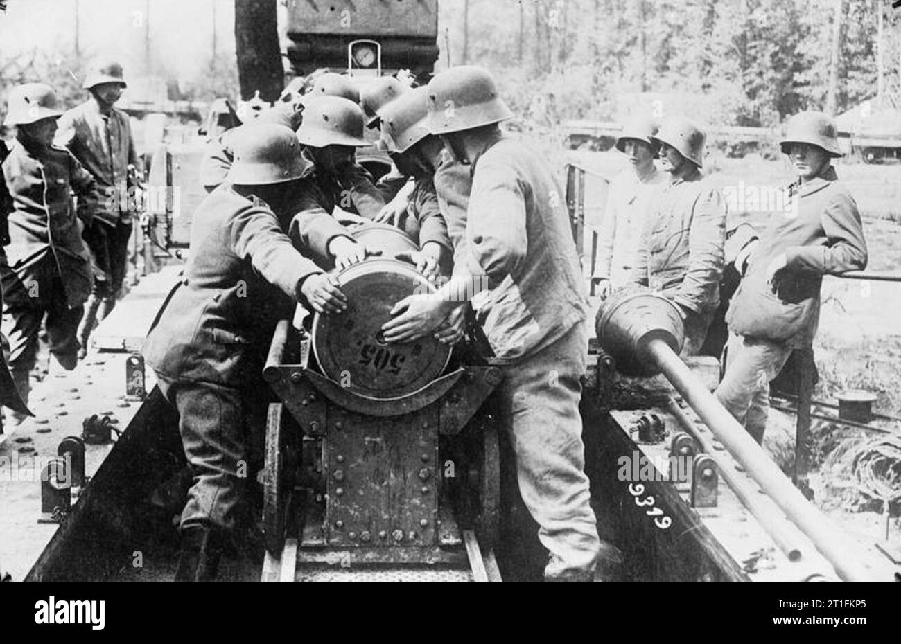 Geiser Theodore (mons) Collection German long-range gun which bombarded ...