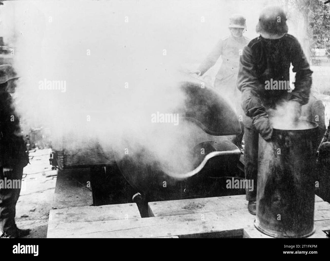 Geiser Theodore (mons) Collection German long-range gun which bombarded ...