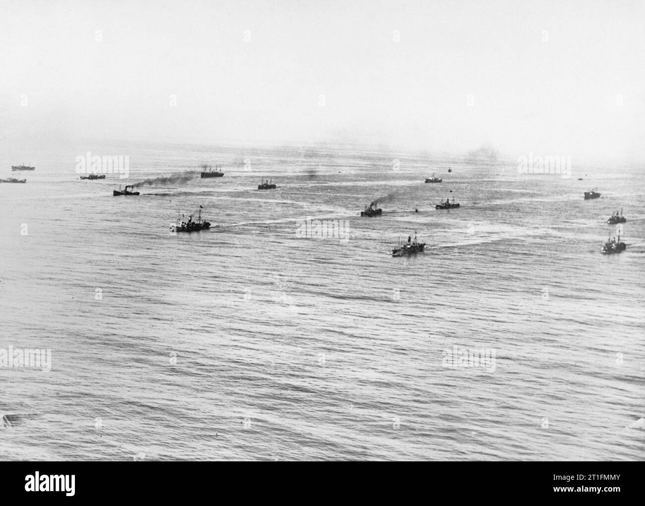 British Convoys during the First World War A Royal Navy convoy zig-zags ...