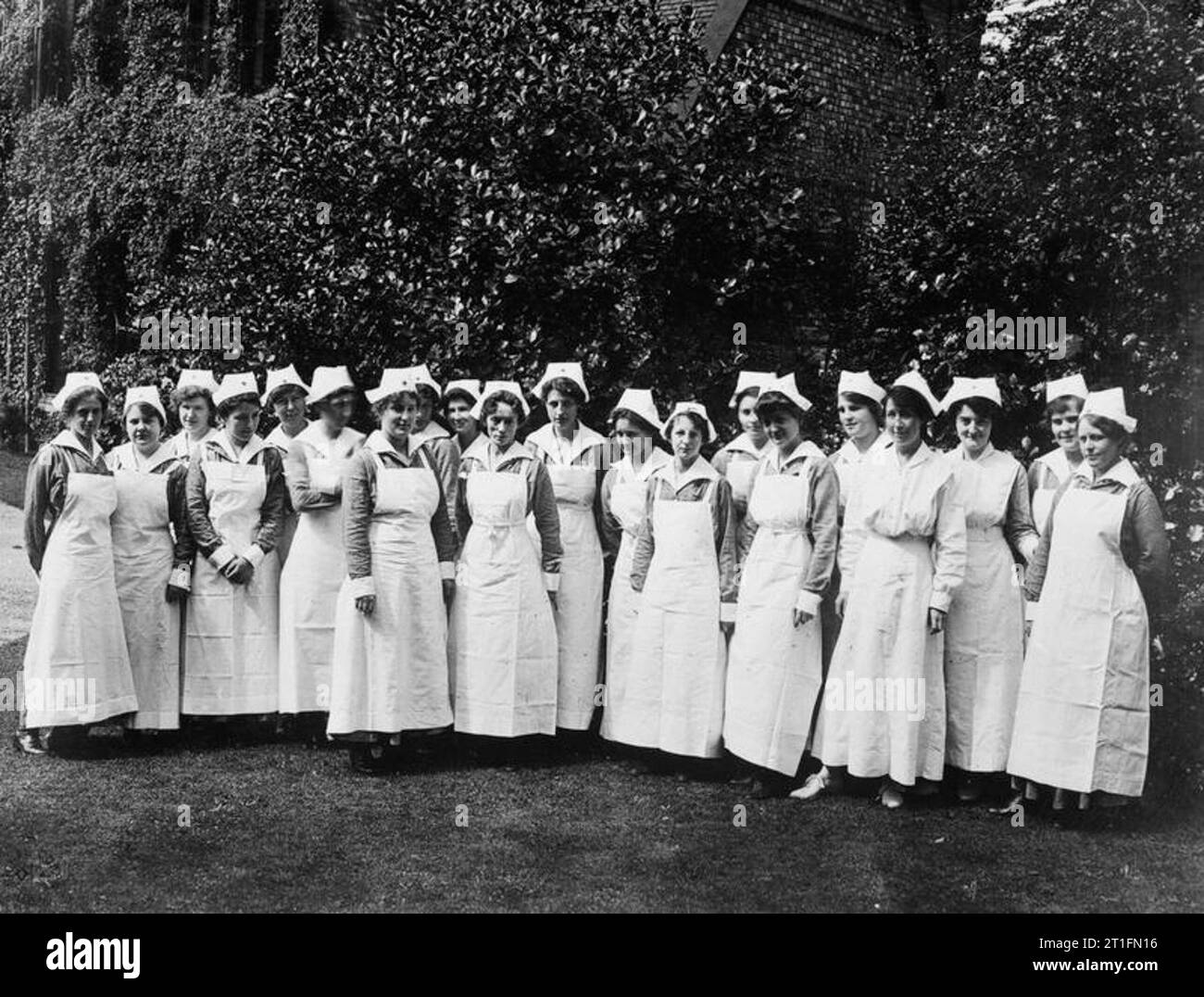 The Red Cross during the First World War American nurses at a Red Cross ...