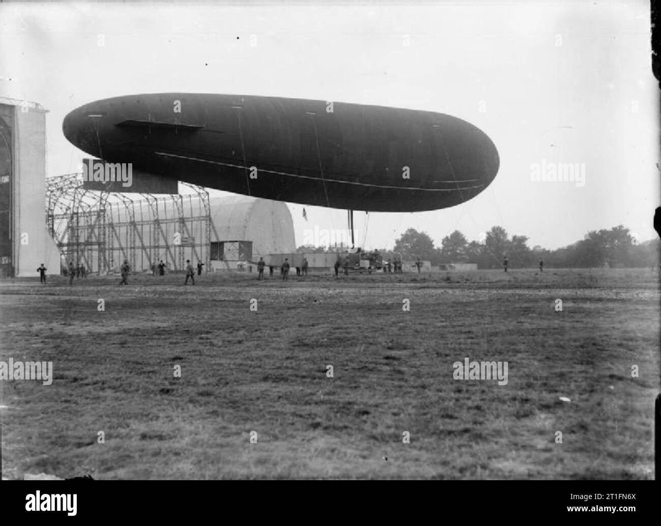 Aviation in Britain Before the First World War Gamma airship tethered ...
