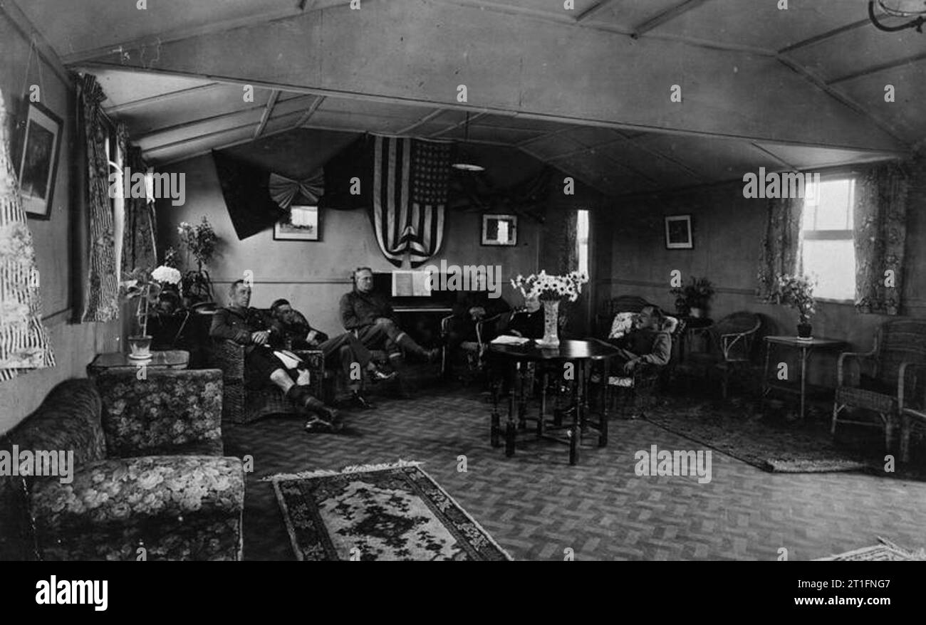 The US Army in Britain, 1917-1918 Interior of Officers' Club at Flower ...