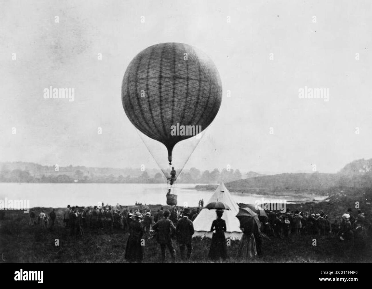 Large crowd spectators watching Black and White Stock Photos & Images ...