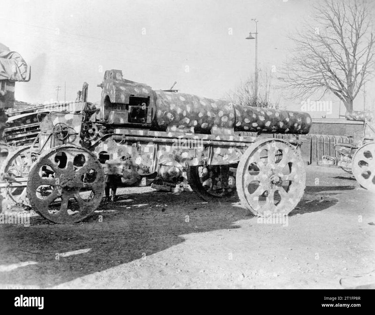 The Western Front, 1918 Original caption: Captured 142mm gun, Spincourt. Comment: Actually a ...