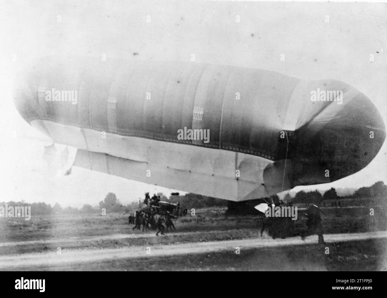 Aviation in Britain Before the First World War Nulli Secundus II close ...