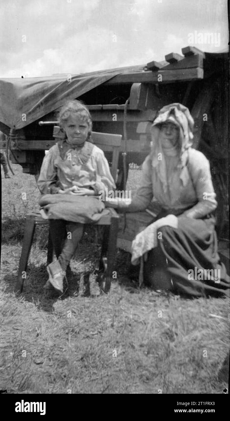 The Second Boer War, 1899-1902 Boer refugees, mother with her daughter ...