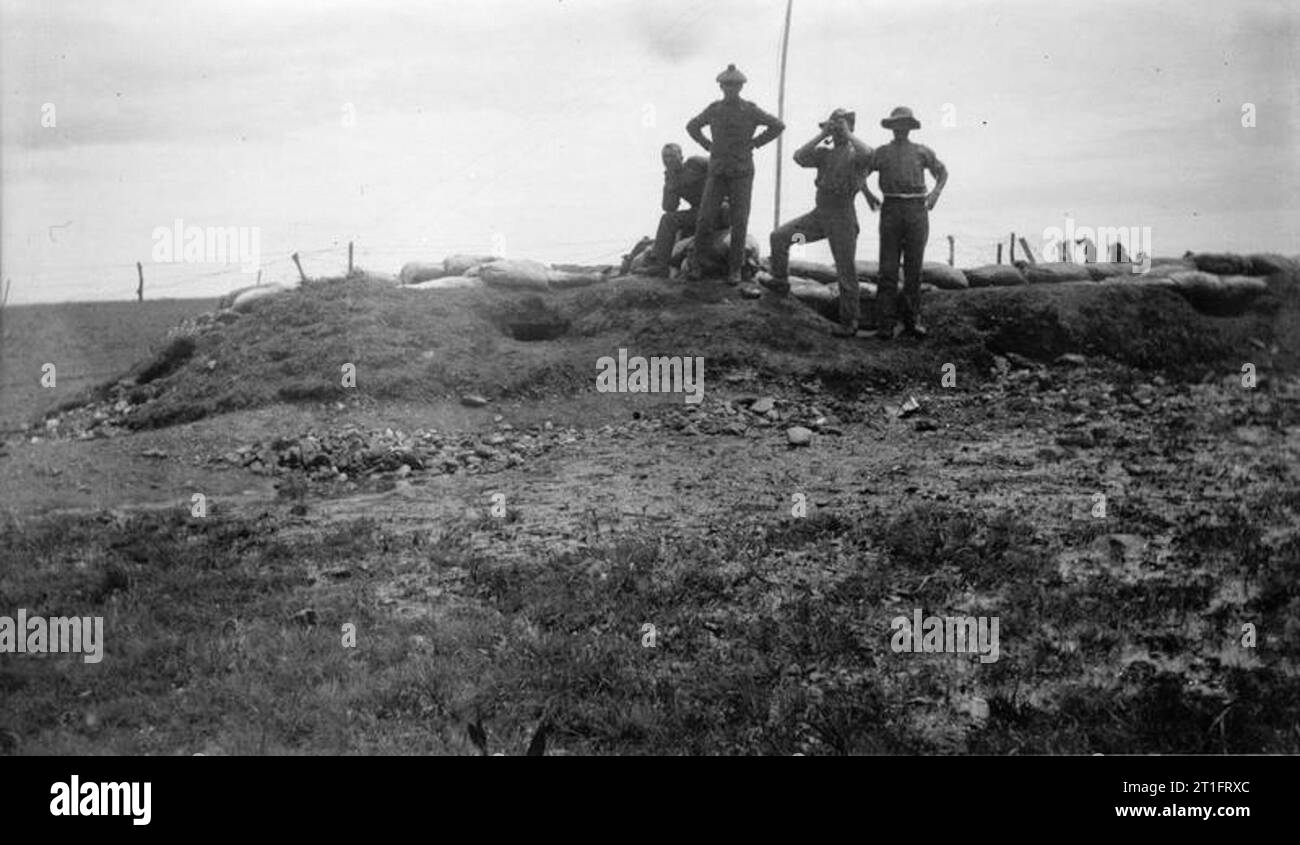 The Second Boer War, 1899-1902 British soldiers digging a piquet dug ...