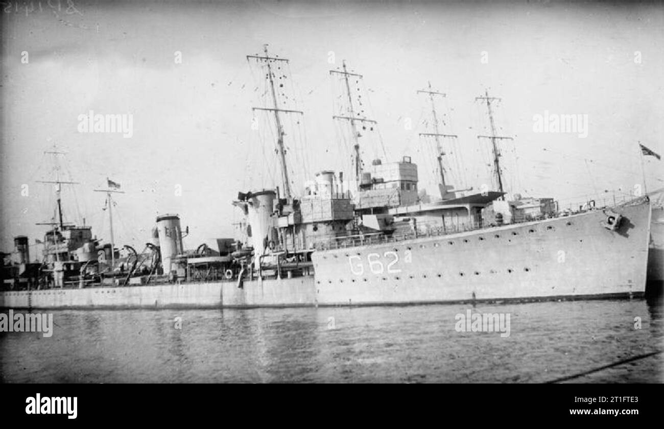 . Photograph of British S class destroyer HMS Tara Stock Photo - Alamy