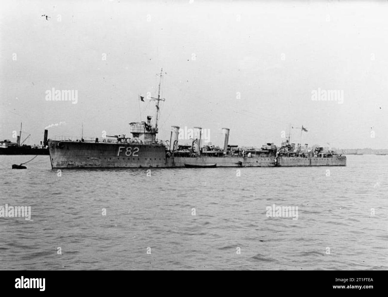 . Photograph of British R class destroyer HMS Thisbe Stock Photo - Alamy