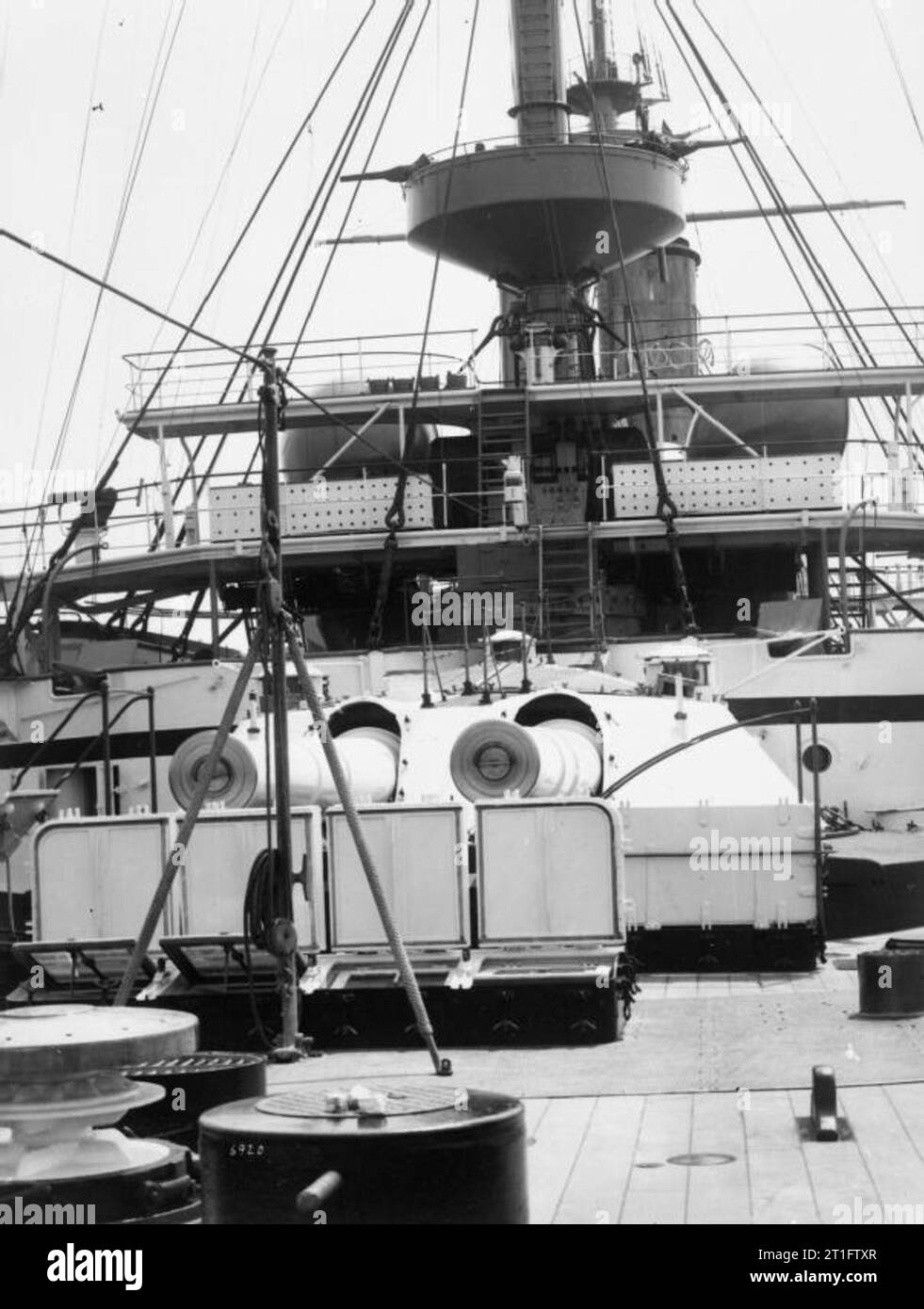 12 inch gun hi-res stock photography and images - Alamy