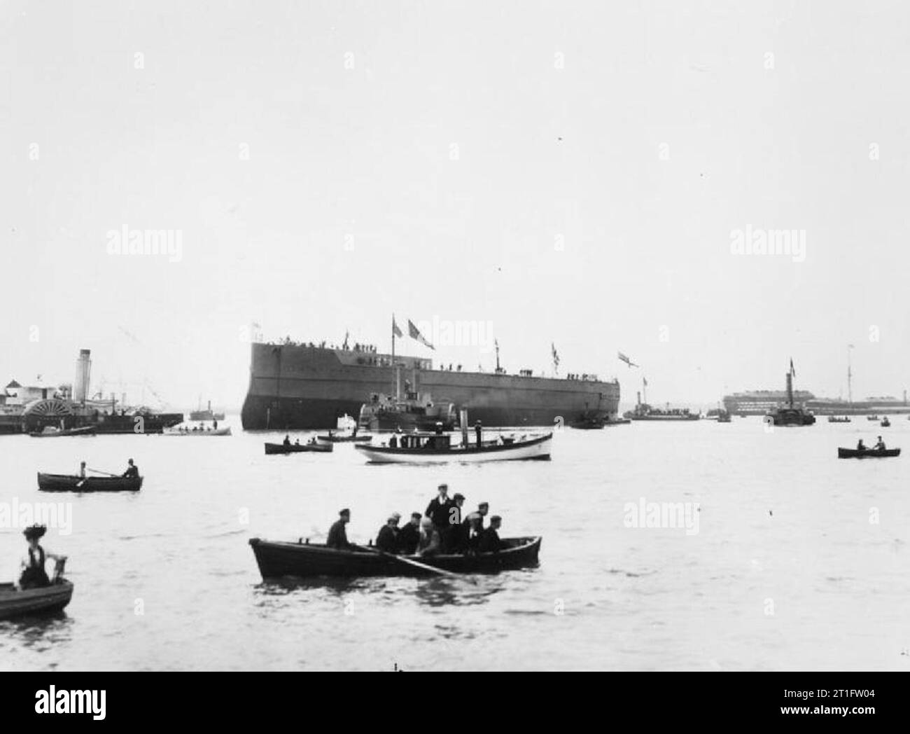 Ships of the Royal Navy The launch of HMS DREADNOUGHT at Portsmouth ...