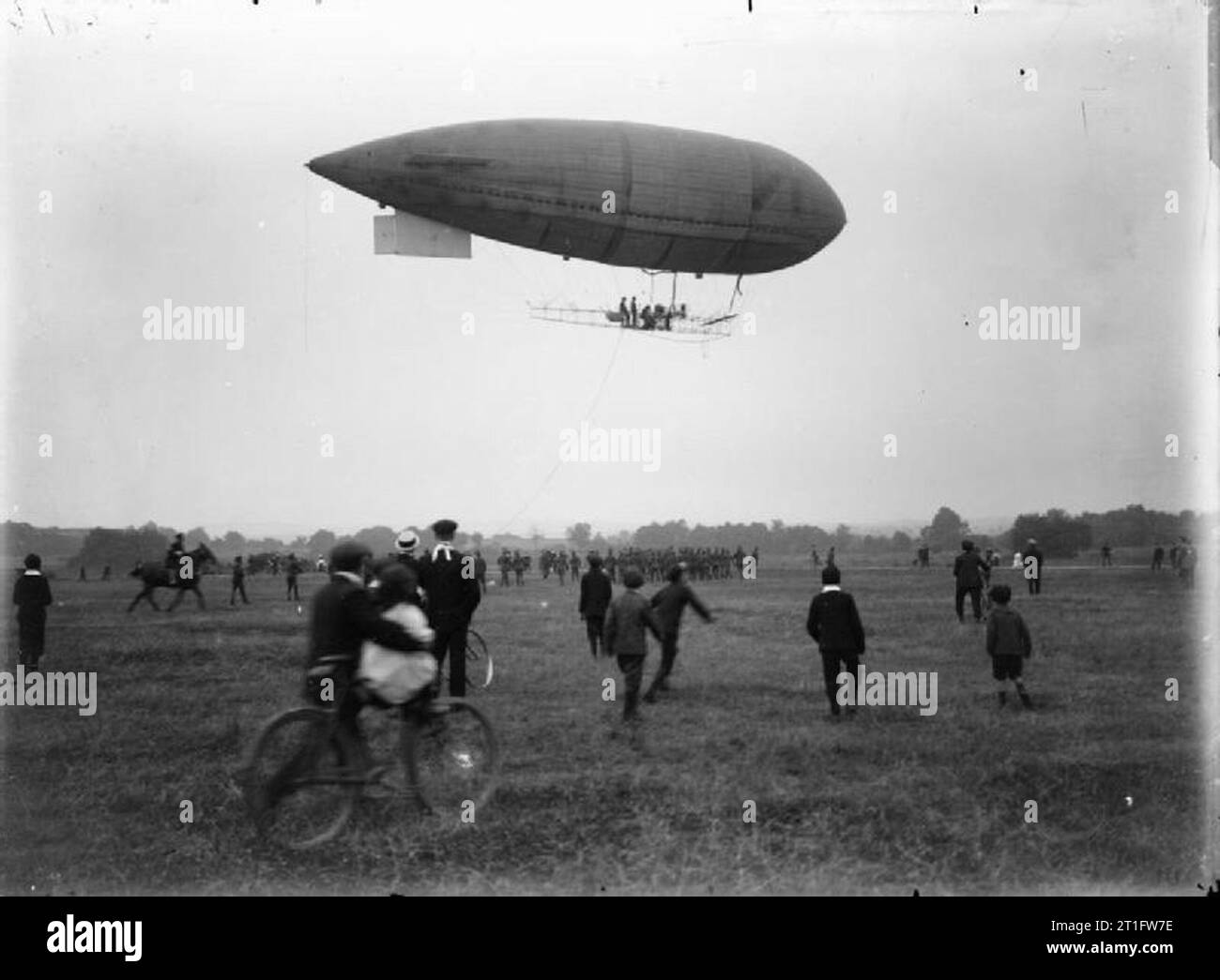 Aviation in Britain Before the First World War Army airship Beta II in ...