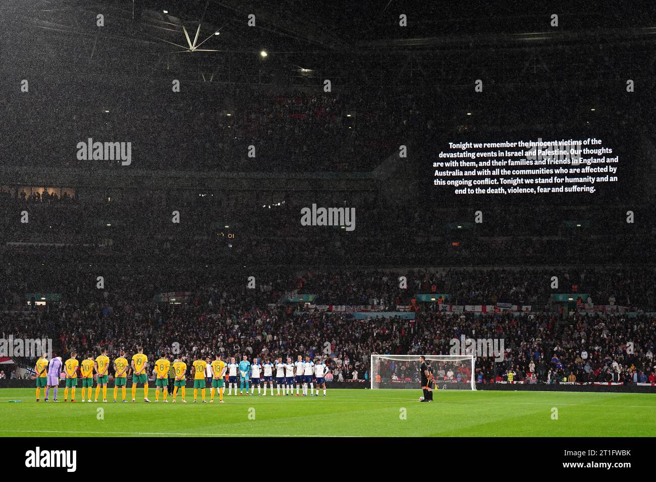 Players observe a moment's silence for the victims of the Israel ...