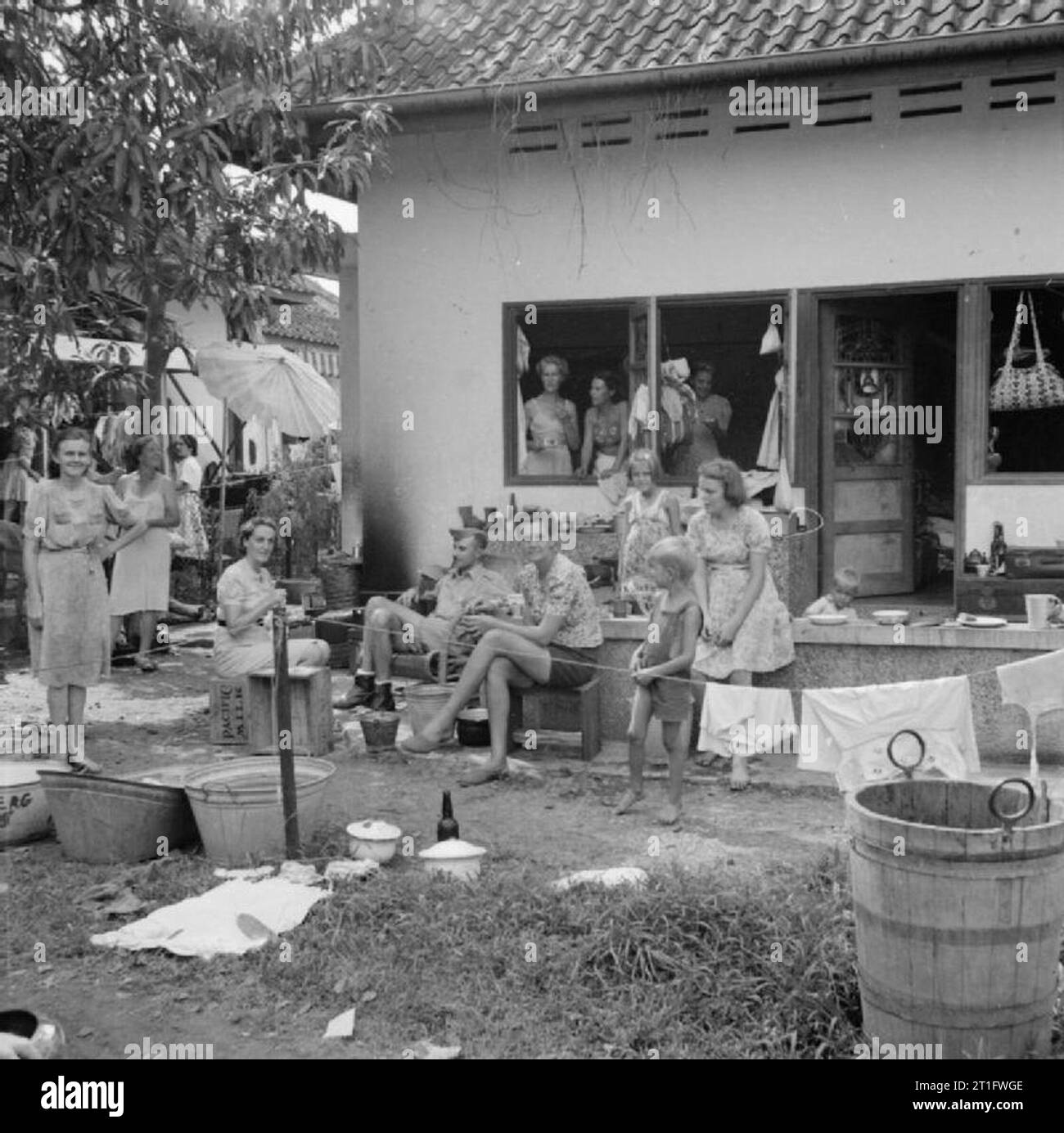 The Allied Occupation of Java, 1945 Civilian internees in Tjideng ...
