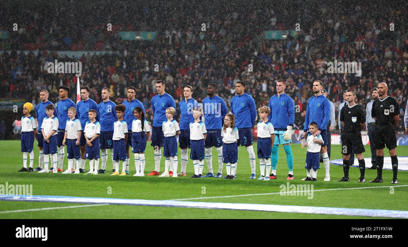 London, UK. 13th Oct, 2023. The England team line up beffpre the ...