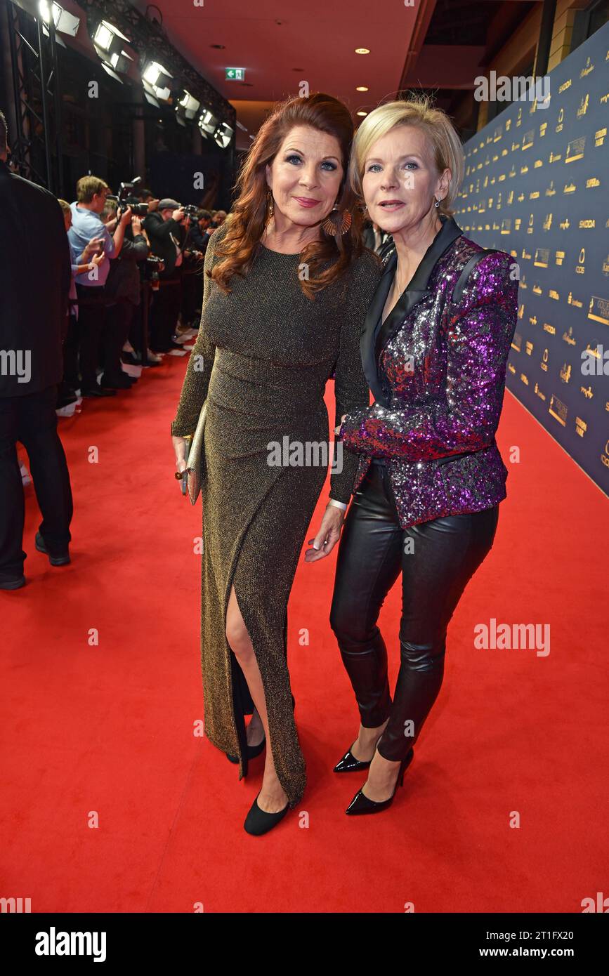 Claudia Wenzel, Andrea Kathrin Loewig bei der VERLEIHUNG DER GOLDENEN HENNE 2023 in der Media ...