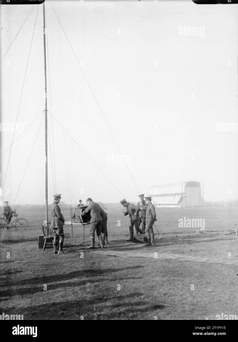 Aviation in Britain Before the First World War A group of soldiers with ...