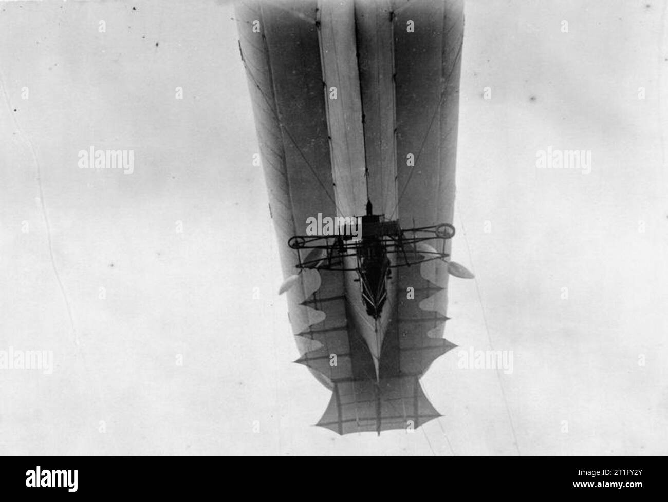 Aviation in Britain Before the First World War Nulli Secundus II flying ...