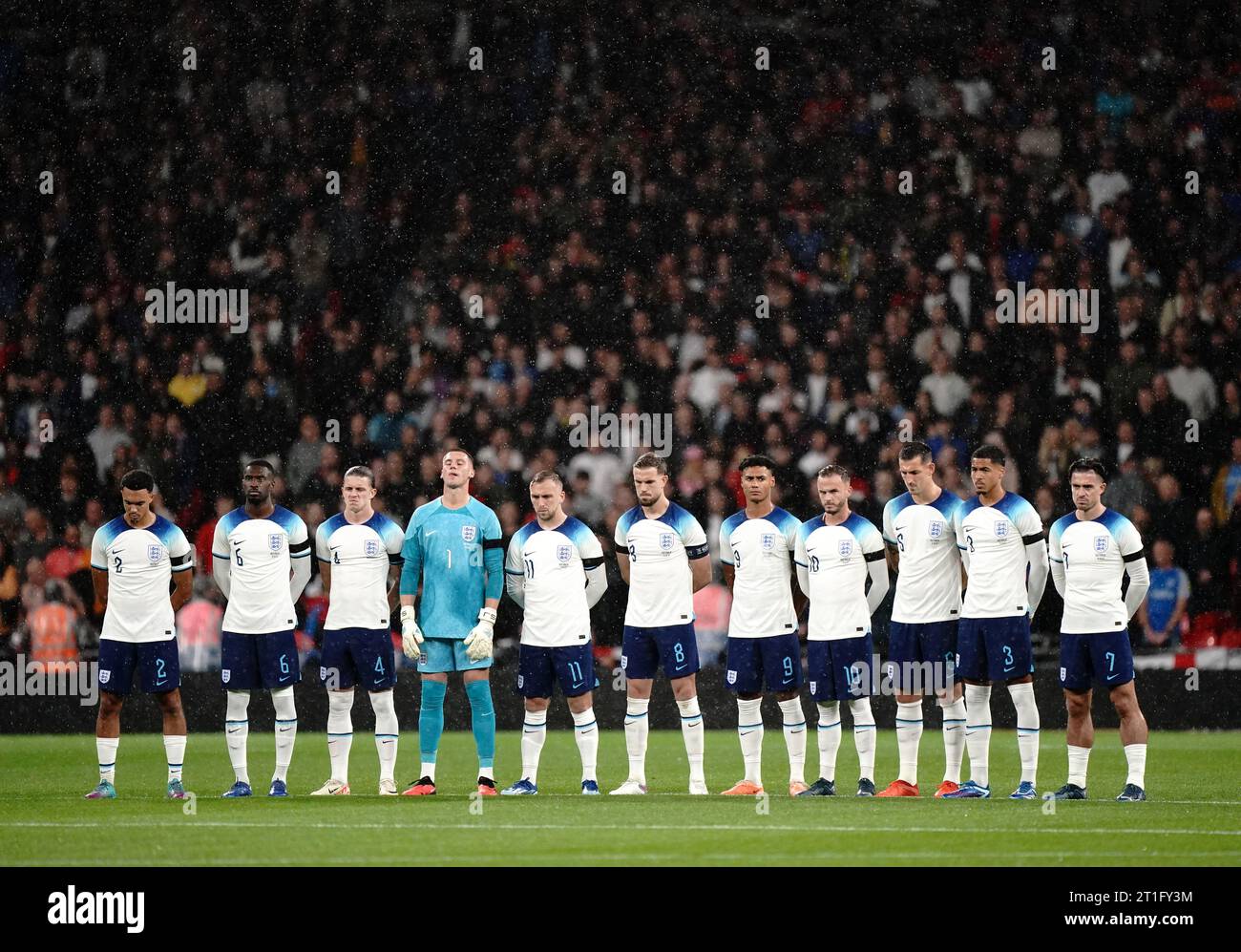 England layers observe a moment's silence for the victims of the Israel ...