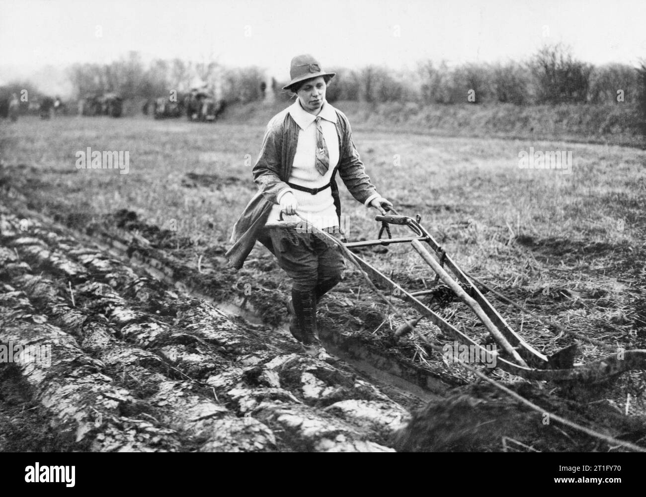 Agriculture in Britain during the First World War Members of the Women ...