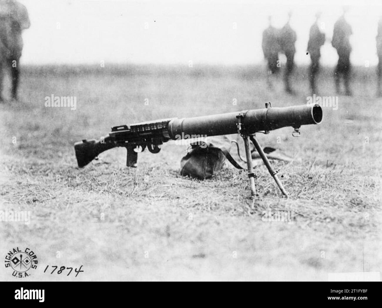 Lewis gun and tripod Stock Photo - Alamy