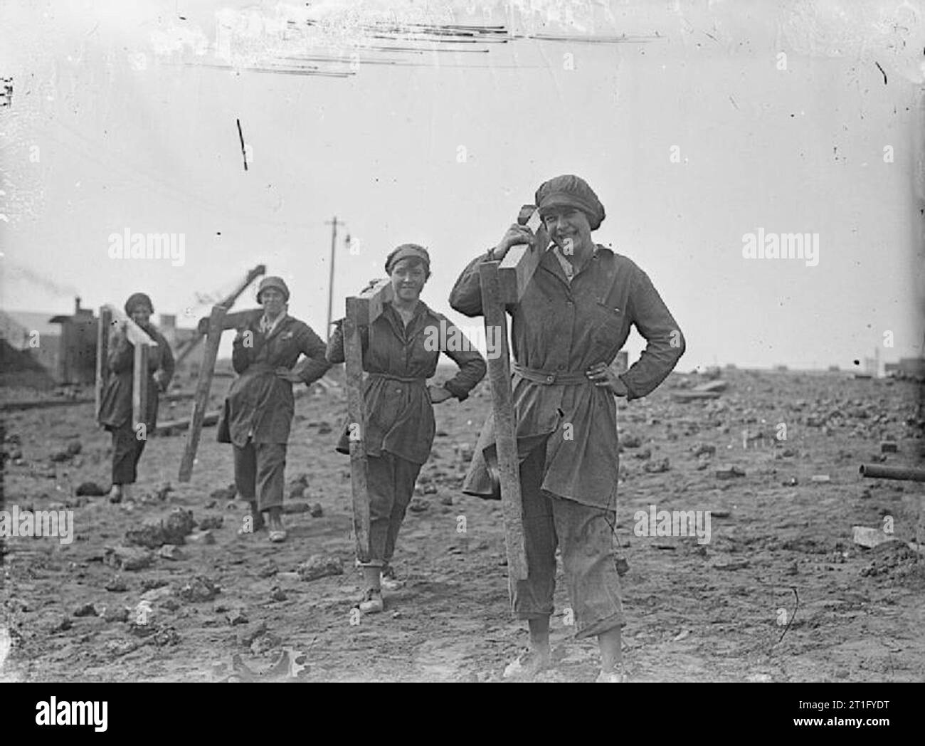 Shipbuilding during the First World War Female labourers carrying ...