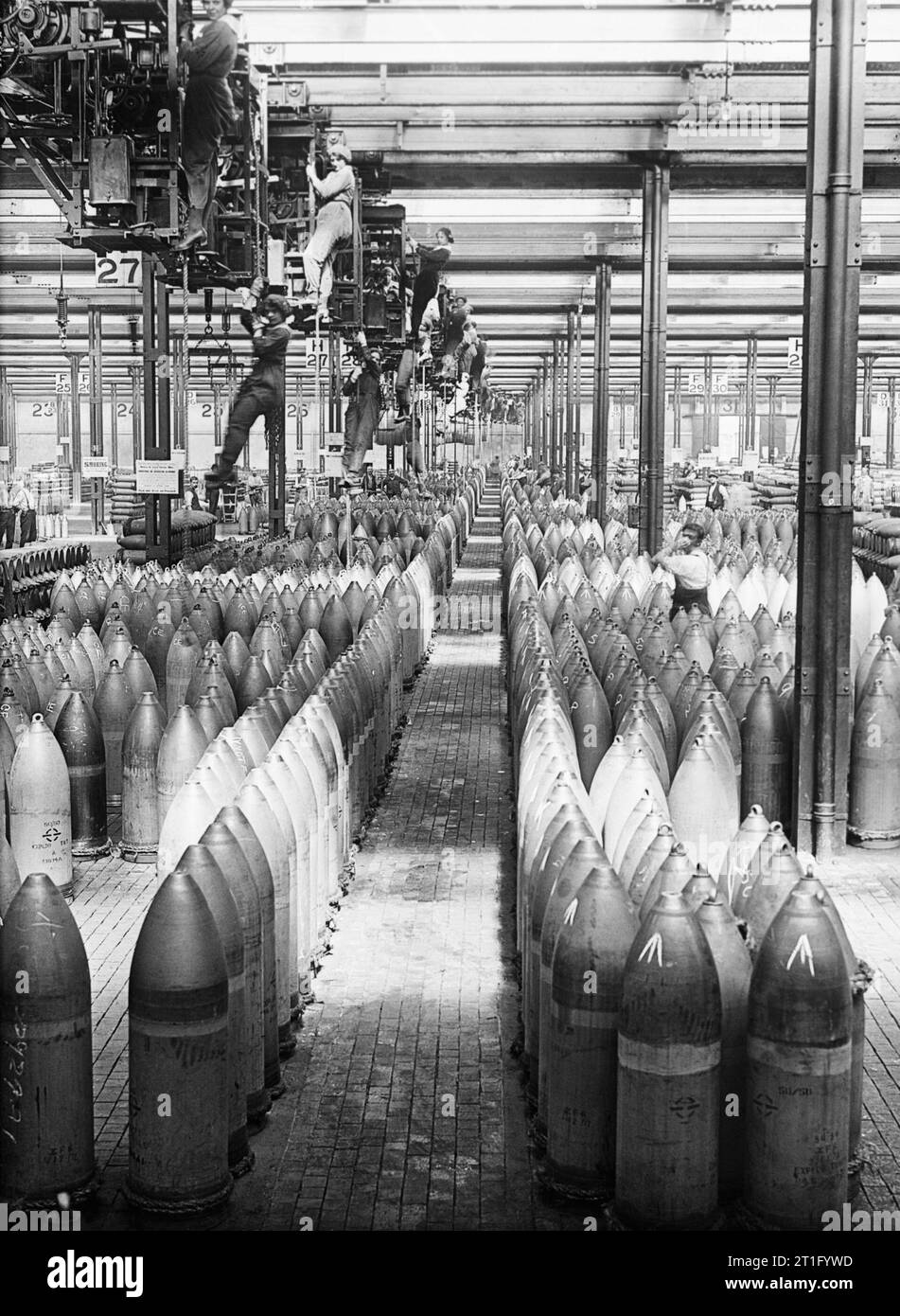 Women at work during the First World War- Munitions Production ...