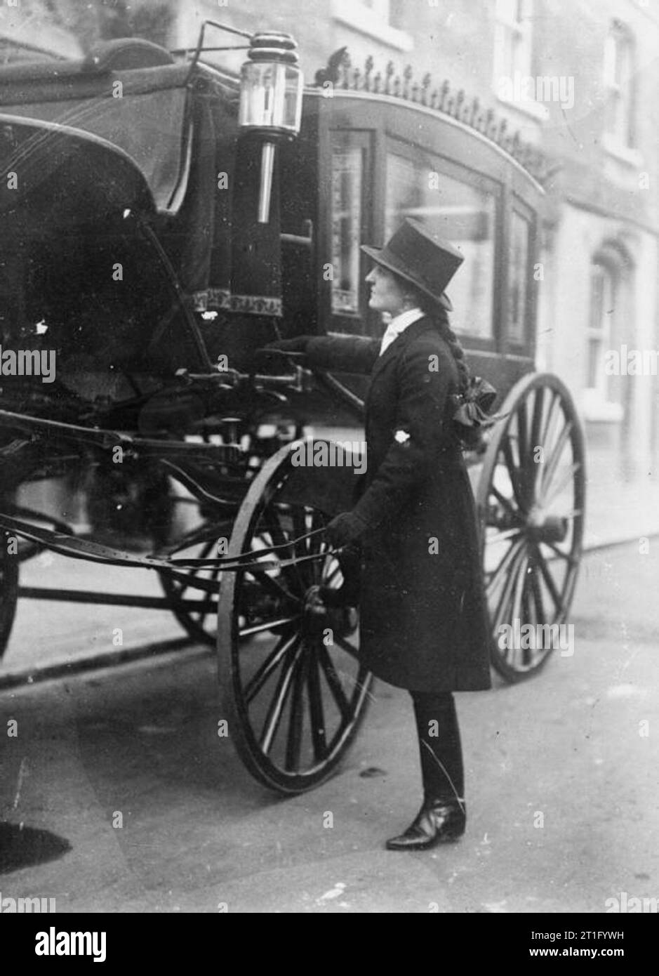 Women at work on the Home Front during the First World War A portrait ...