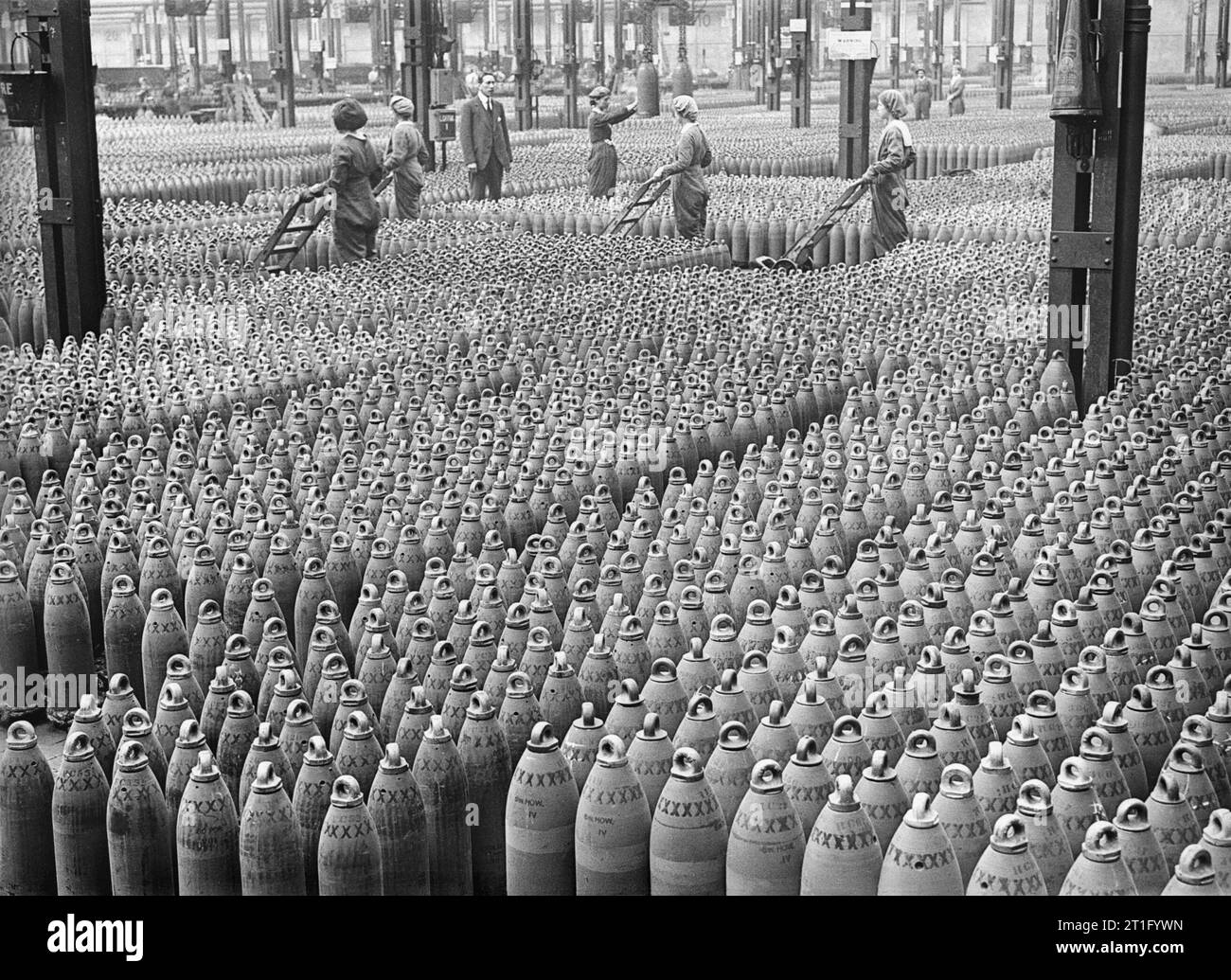 Women at work during the First World War- Munitions Production ...