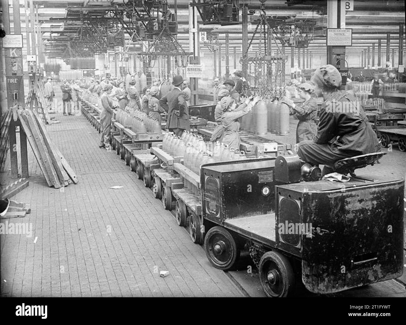 Women at work during the First World War- Munitions Production ...