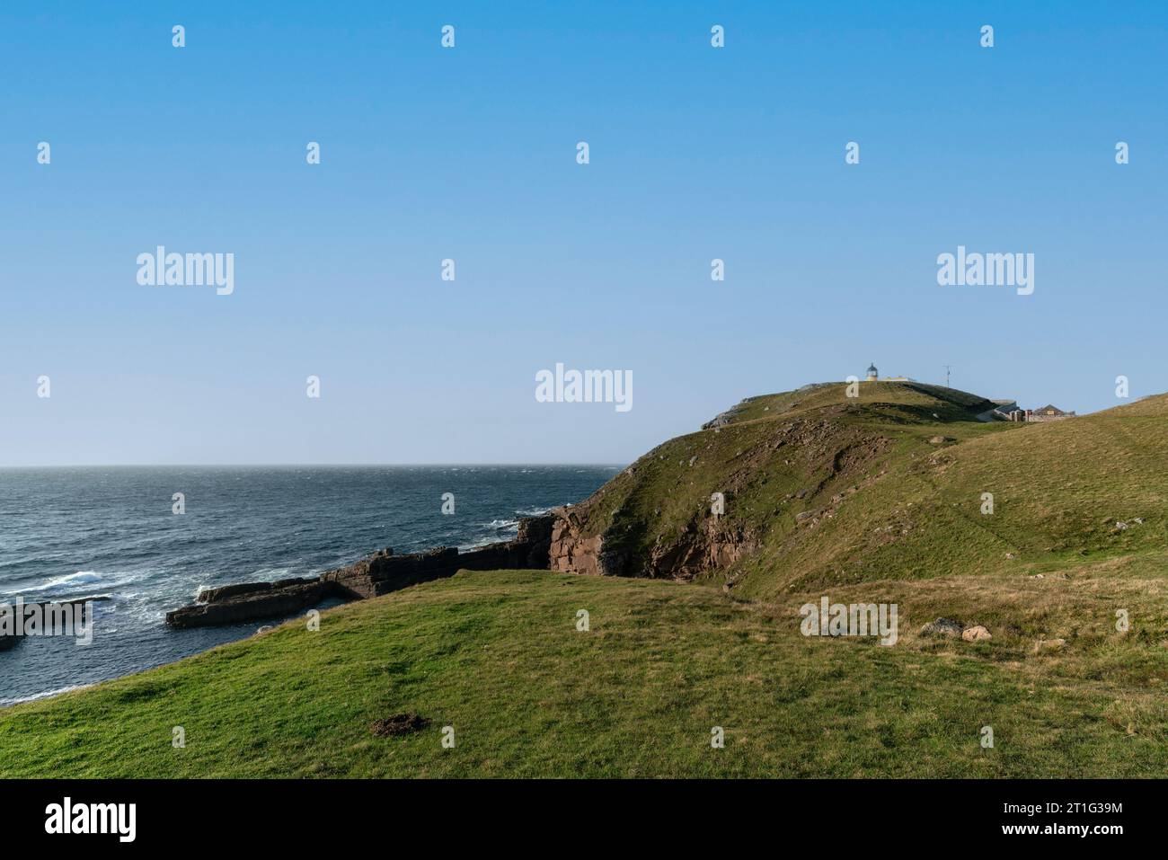 Historical Stoer lighthouse high above the ocean Stock Photo - Alamy