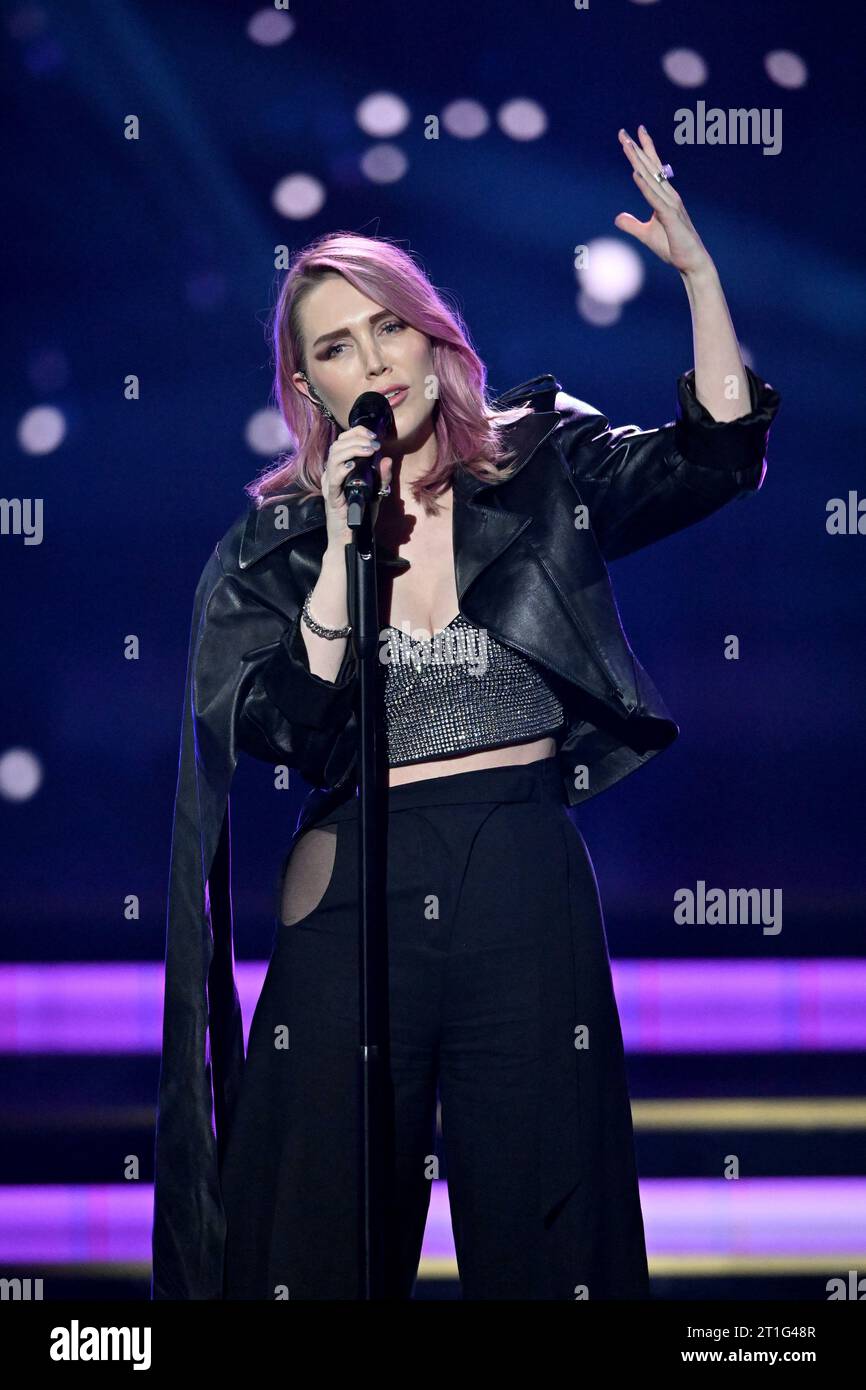 Leipzig, Germany. 13th Oct, 2023. Singer Alexa Feser sings at the ...