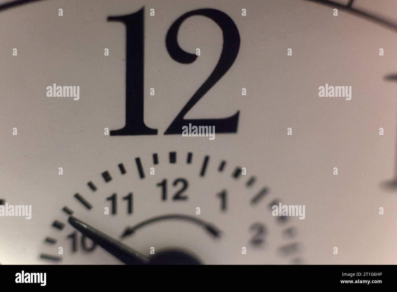 24 hour clock face hi-res stock photography and images - Alamy