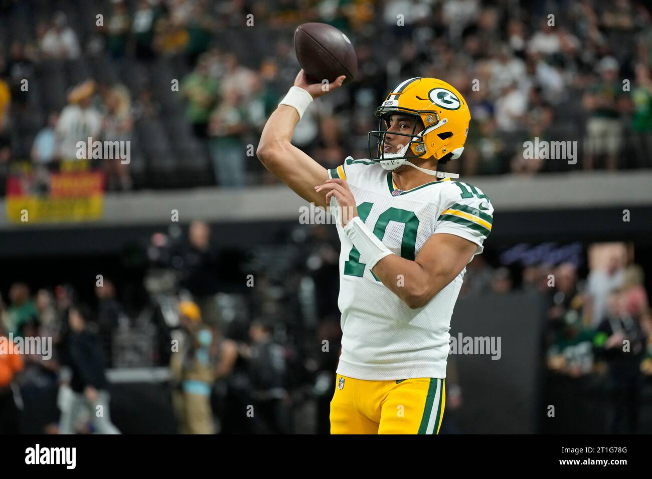 Green Bay Packers quarterback Jordan Love (10) warms up before an NFL ...