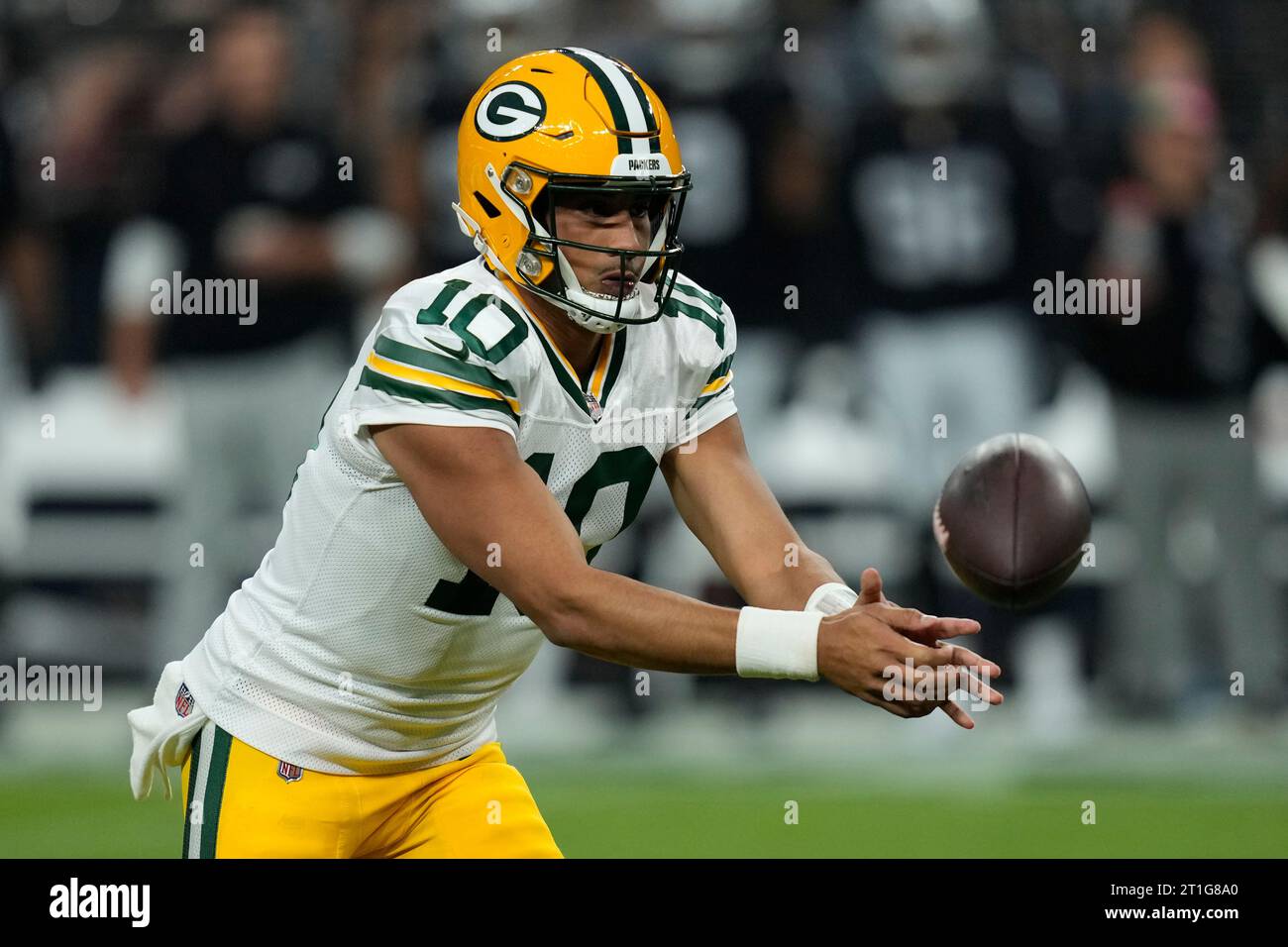 Green Bay Packers quarterback Jordan Love (10) plays against the Las ...