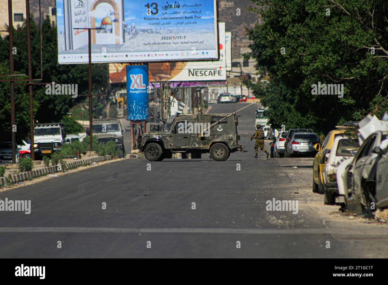 Israeli soldiers stand alert while suppressing Palestinian protesters ...