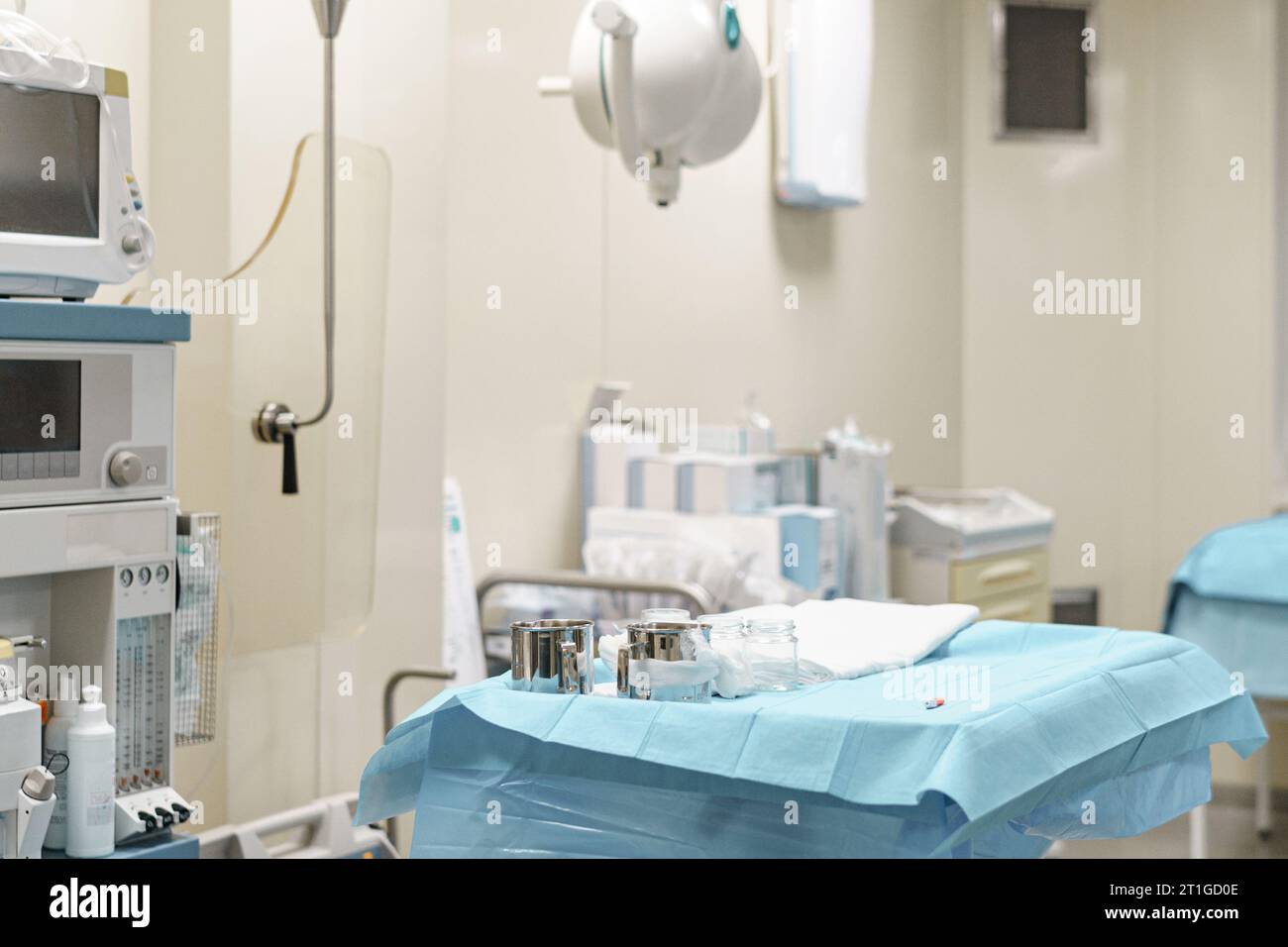 Tools and equipment on the operating table Stock Photo - Alamy