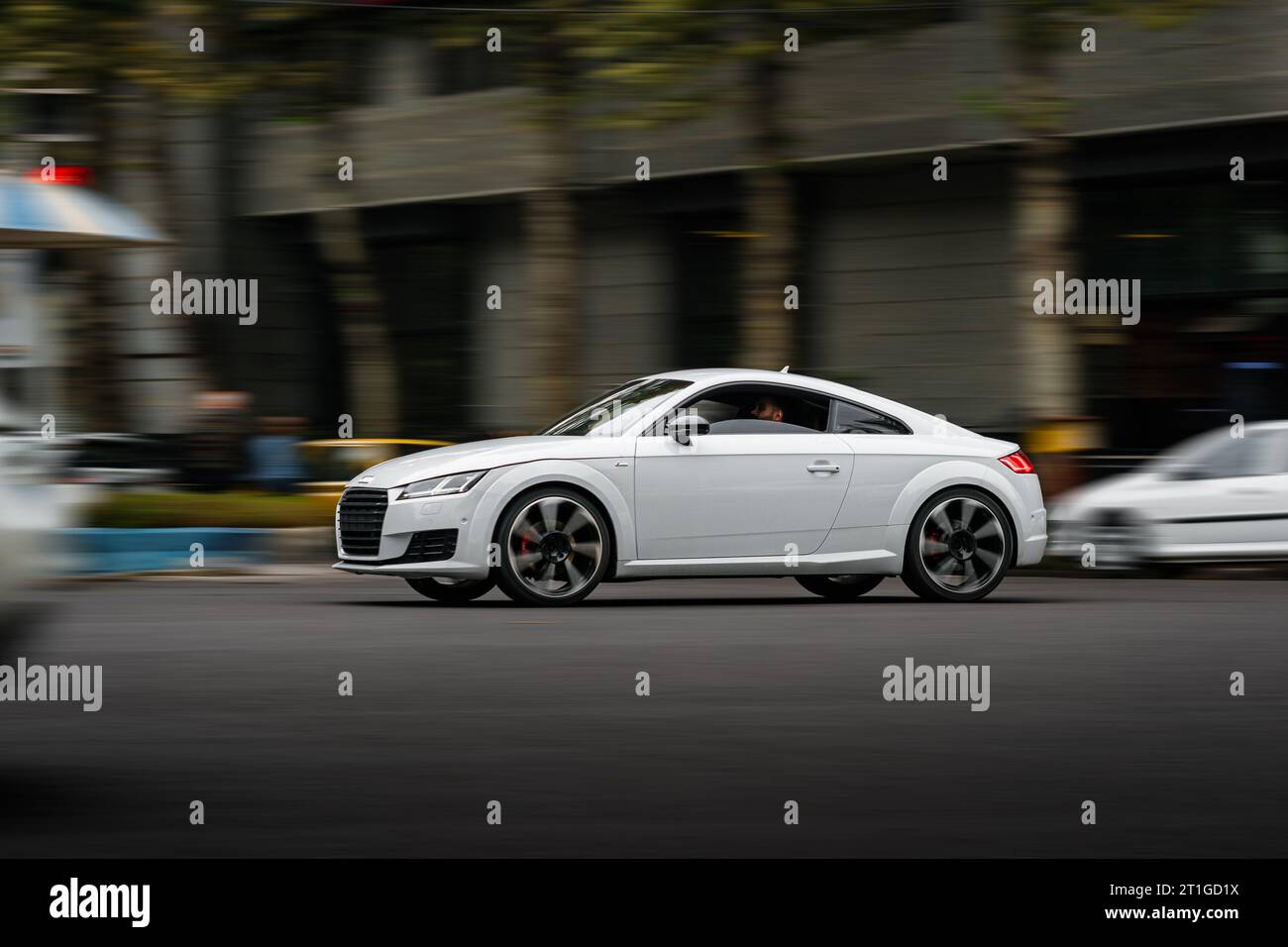 Panning new hi-res stock photography and images - Alamy