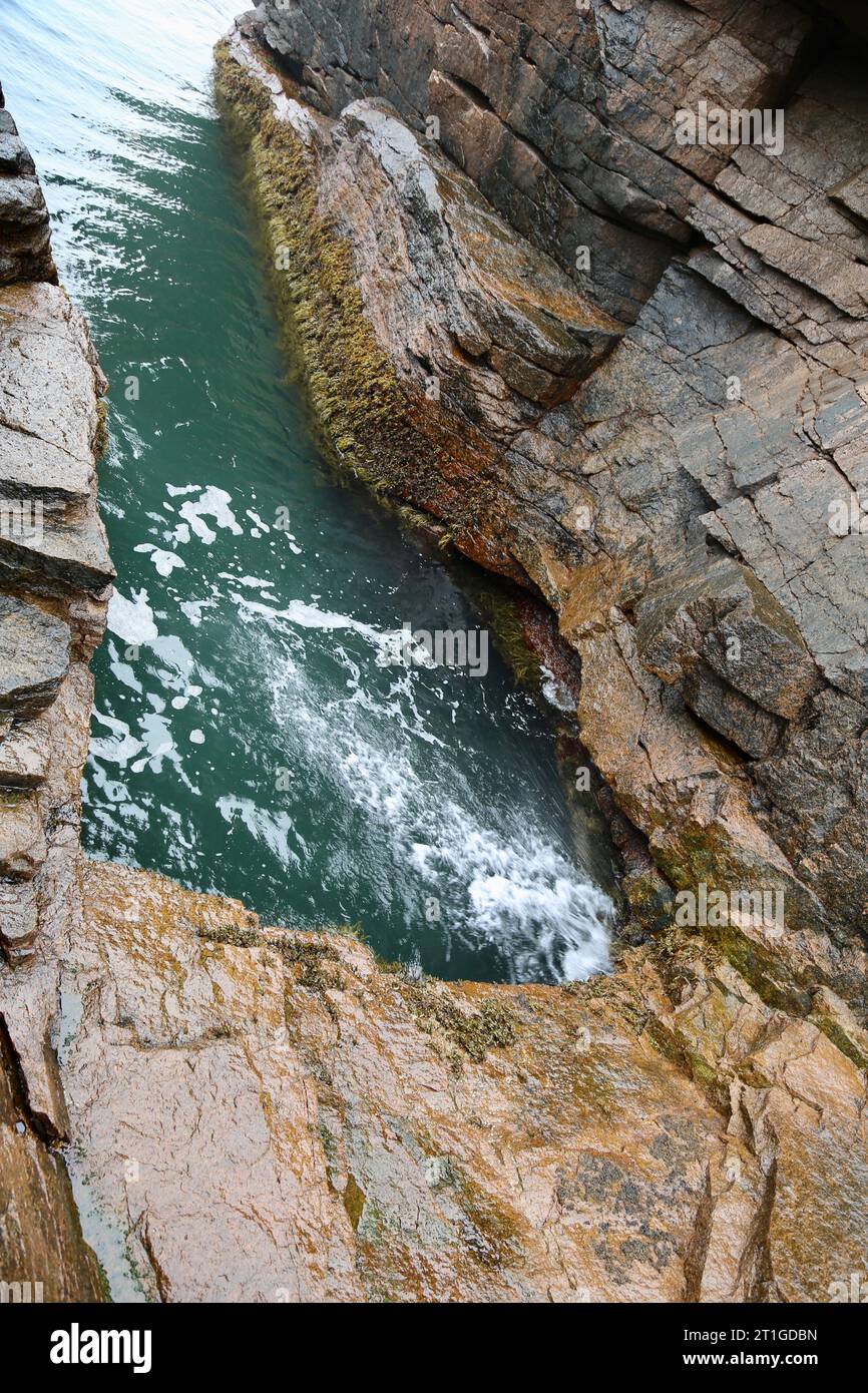Thunder hole acadia national park hi-res stock photography and images ...