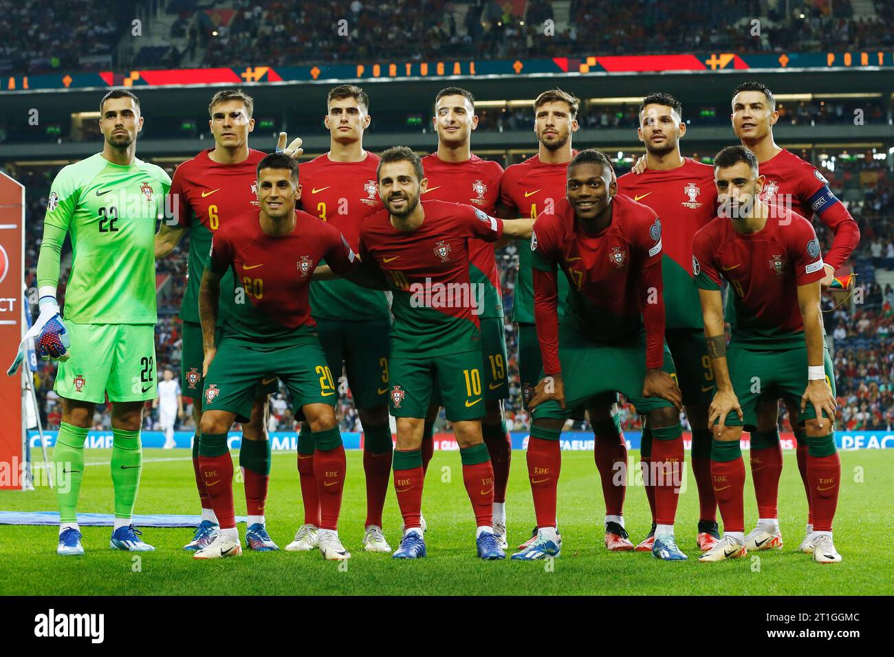 Porto, Portugal. 13th Oct, 2023. Portugal team group line-up (POR ...