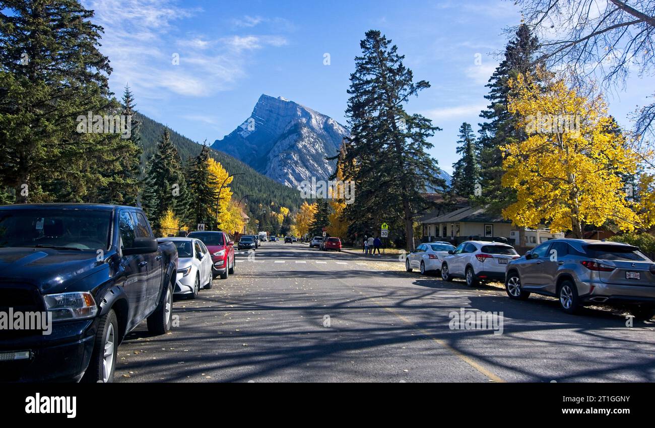 The mountain town of banff hi-res stock photography and images - Alamy