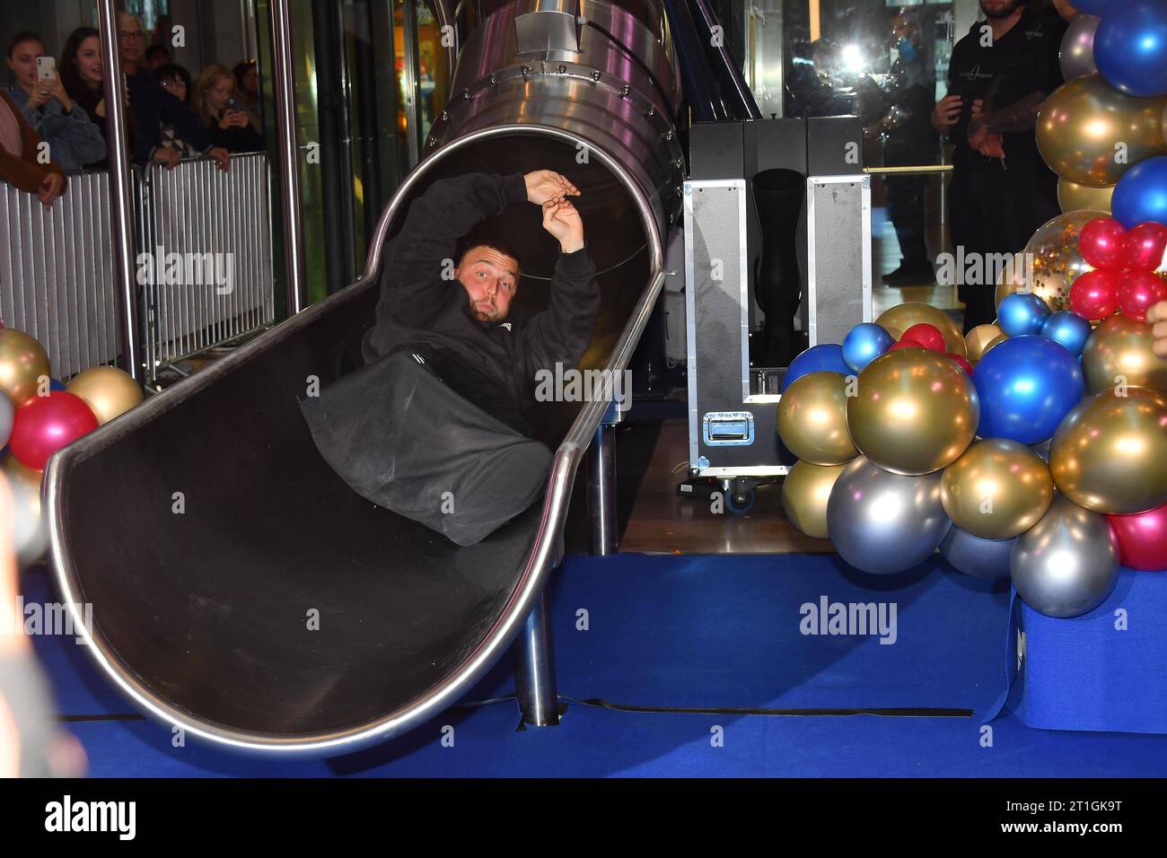 Filip Pavlovic beim rutschen, seine Bestzeit 4, 9 Sekunden und der 13 ...