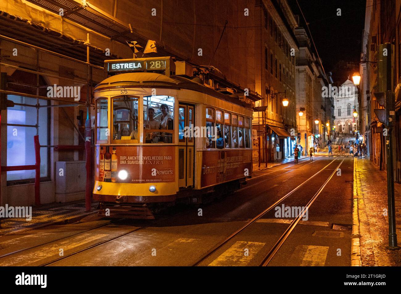 Europe portugal lisbon yellow trolley hi-res stock photography and ...
