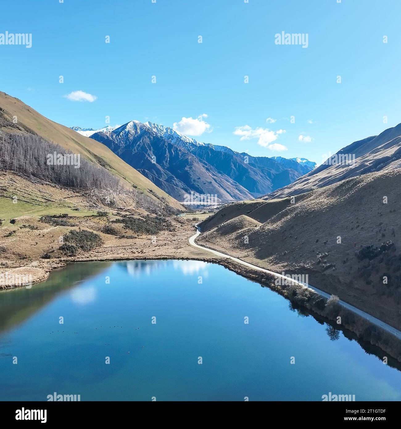 Alpine Lake Kirkpatrick in the hills near Queenstown Stock Photo - Alamy